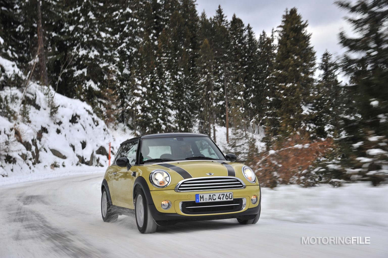 MF MINI Winter Wallpaper - MotoringFile