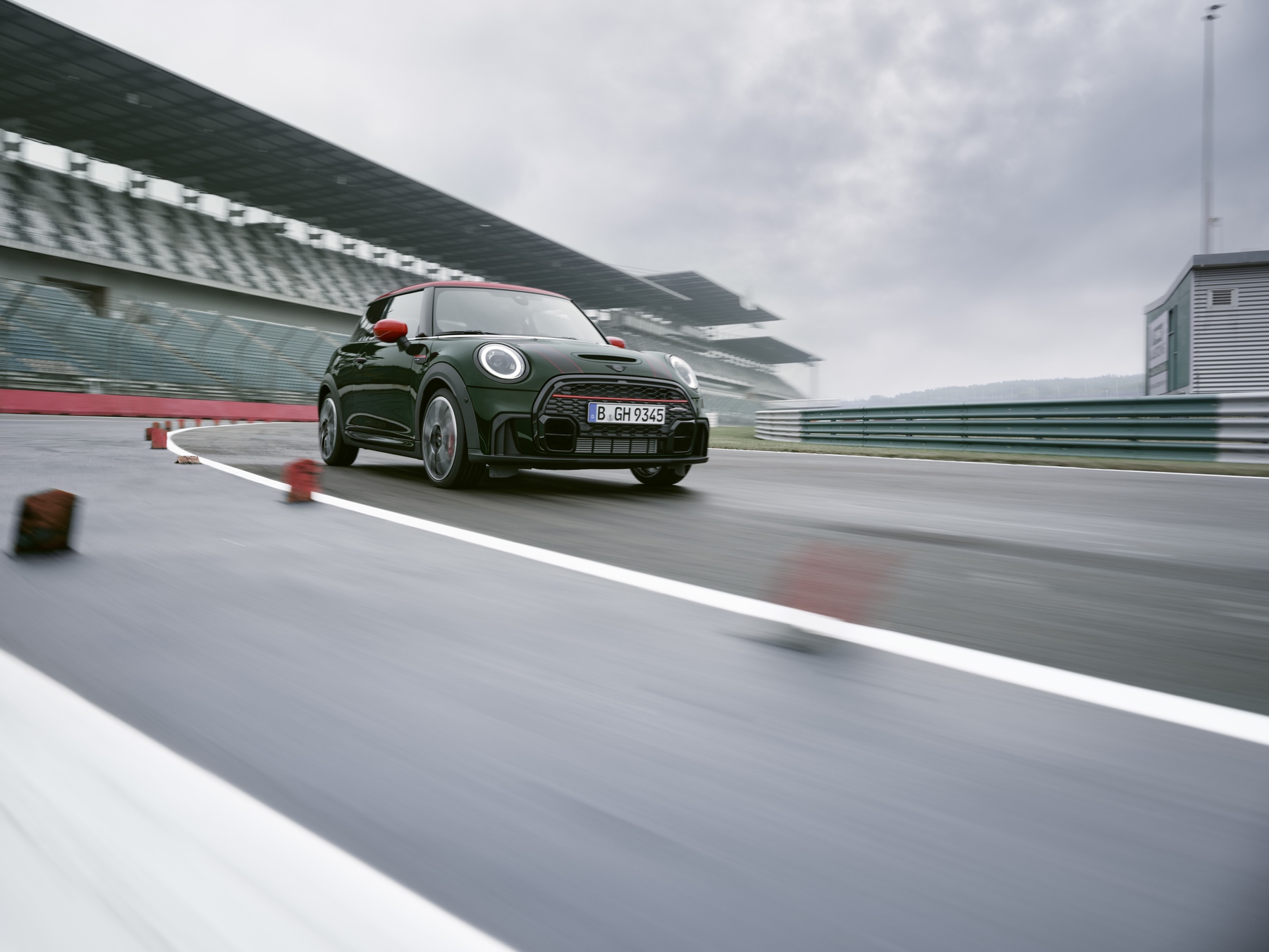 JCW_F56_LCI_2 - MotoringFile