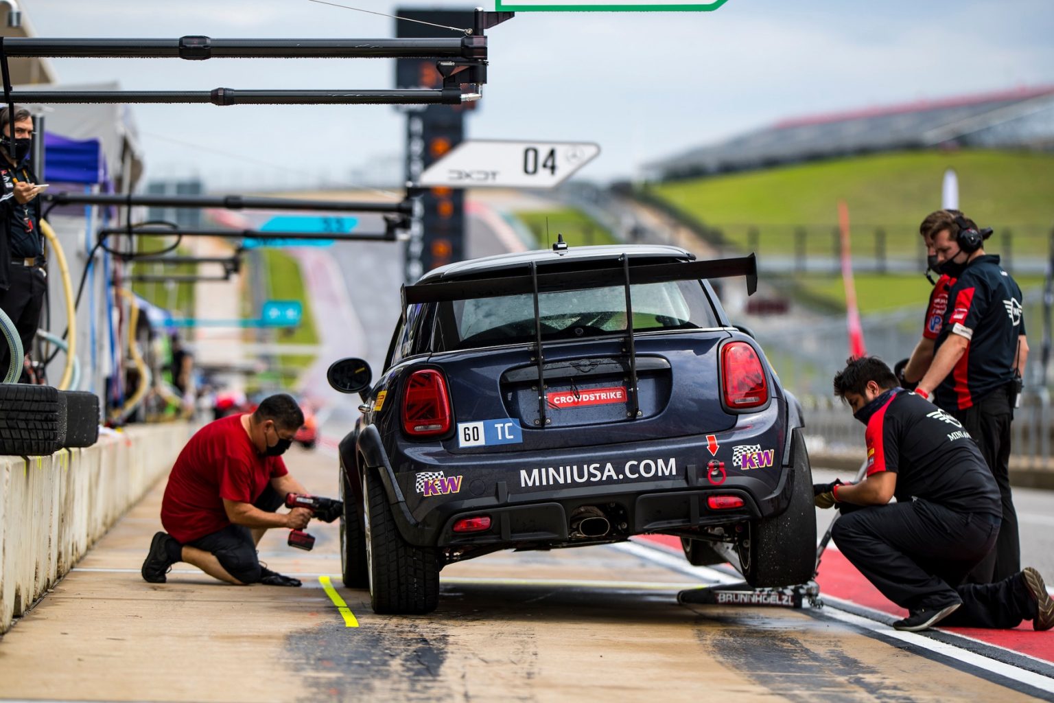 The New Wide-Body MINI JCW Race Car In Detail - MotoringFile