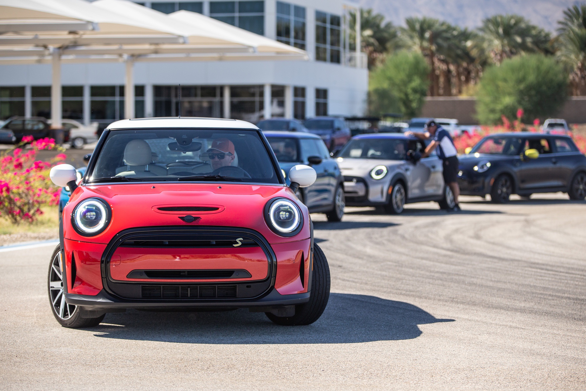 Track Review: The 2022 Electric MINI Cooper SE - MotoringFile