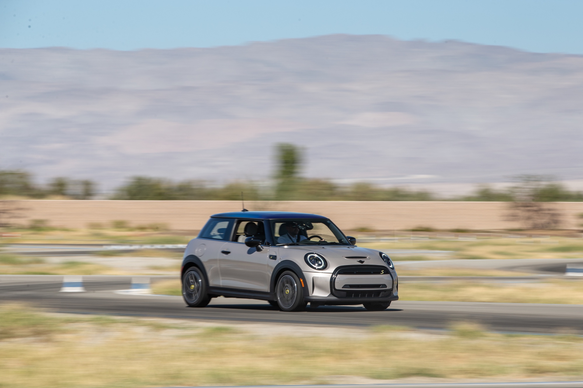 Track Review: The 2022 Electric MINI Cooper SE - MotoringFile