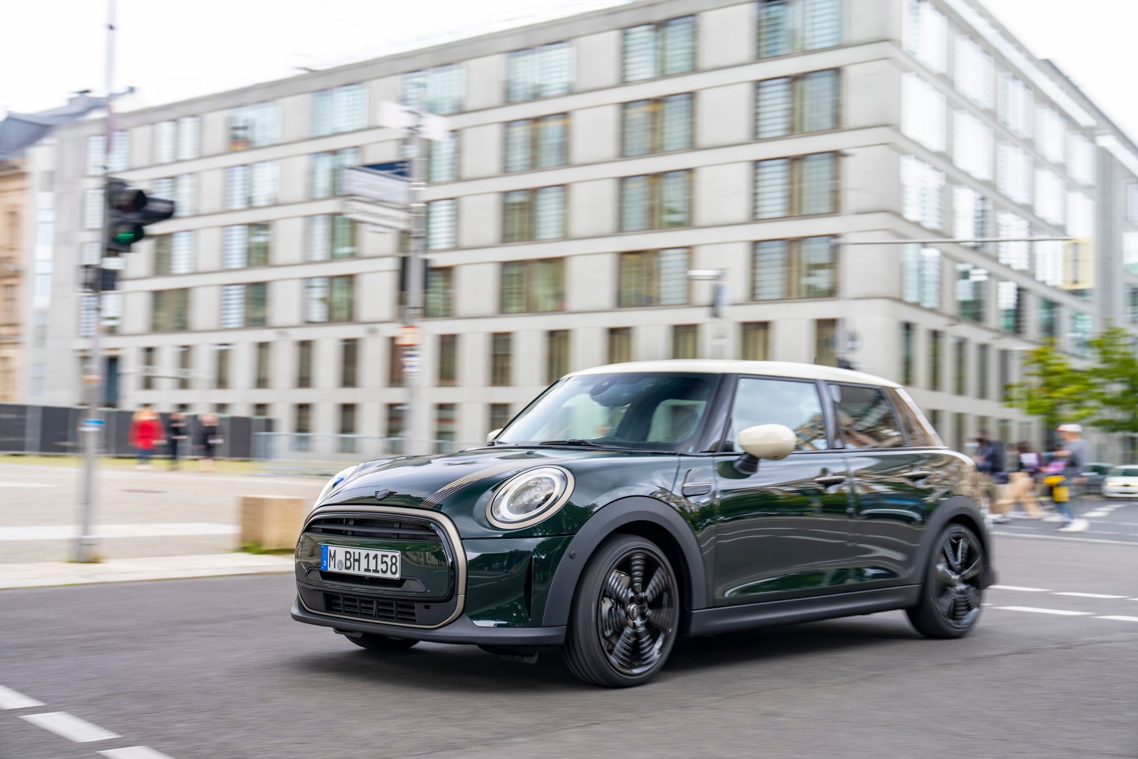 A Closer Look at the MINI 4 Door Resolute Edition - MotoringFile