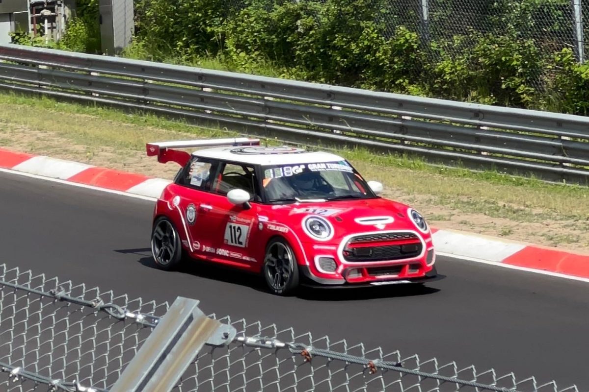 24H Nurburgring Day 2 - MINI Bulldog Racing Takes the Green Flag ...