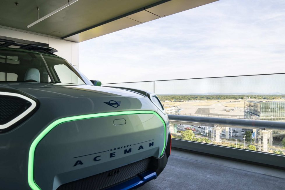 First Hands-on Look at the Electric MINI Aceman Concept - MotoringFile