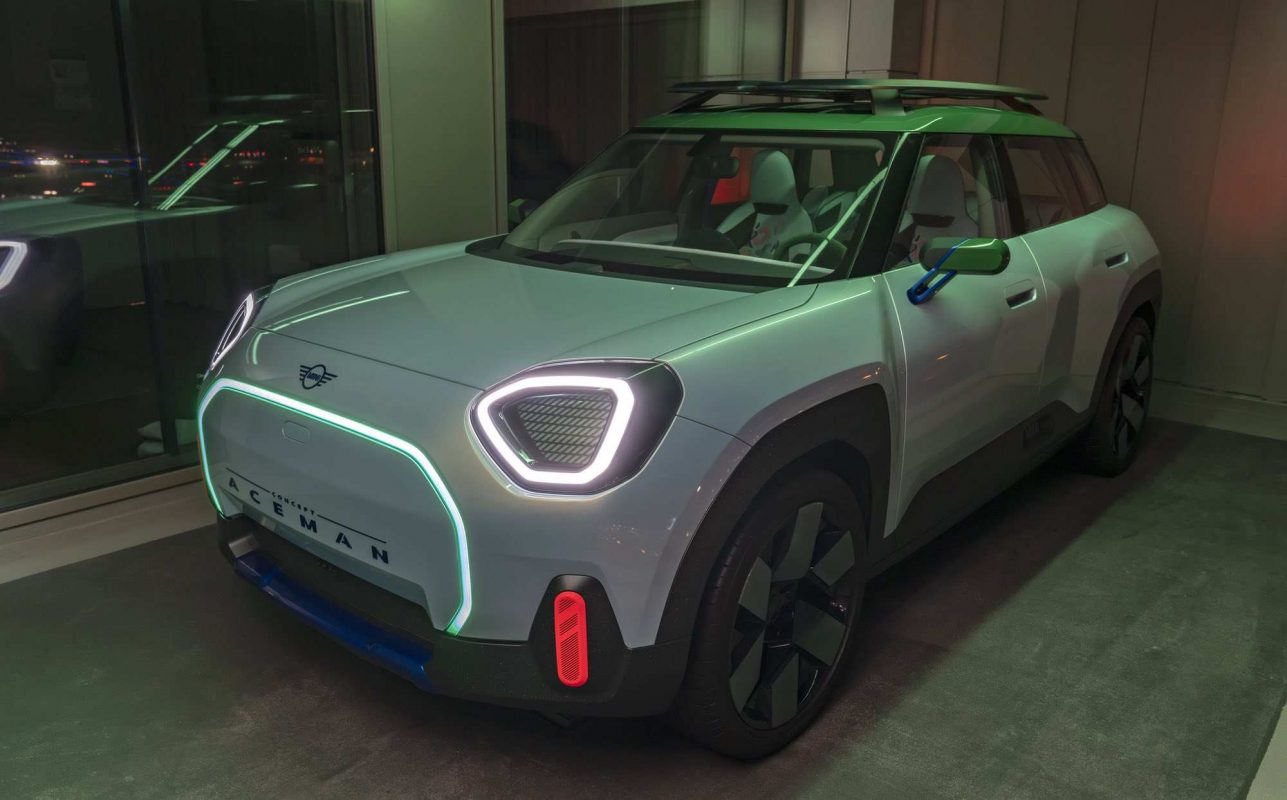 First Hands-on Look at the Electric MINI Aceman Concept - MotoringFile