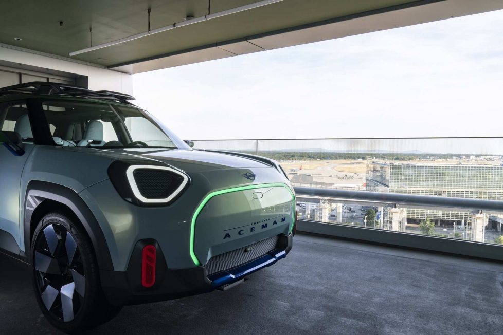 First Hands-on Look at the Electric MINI Aceman Concept - MotoringFile