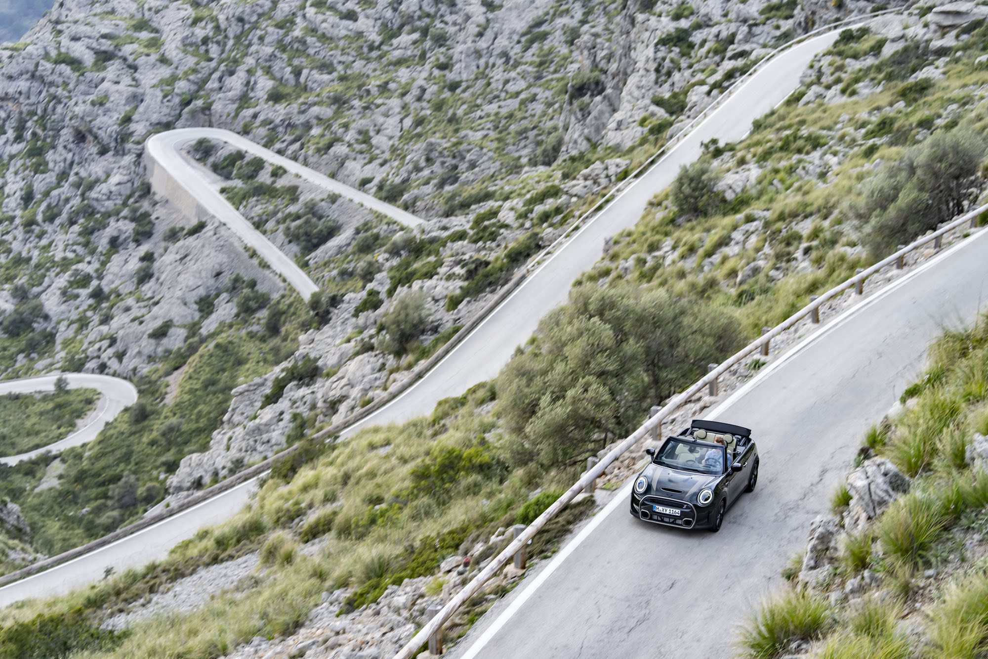 MINI Updates The MINI Convertible Resolute Edition - MotoringFile