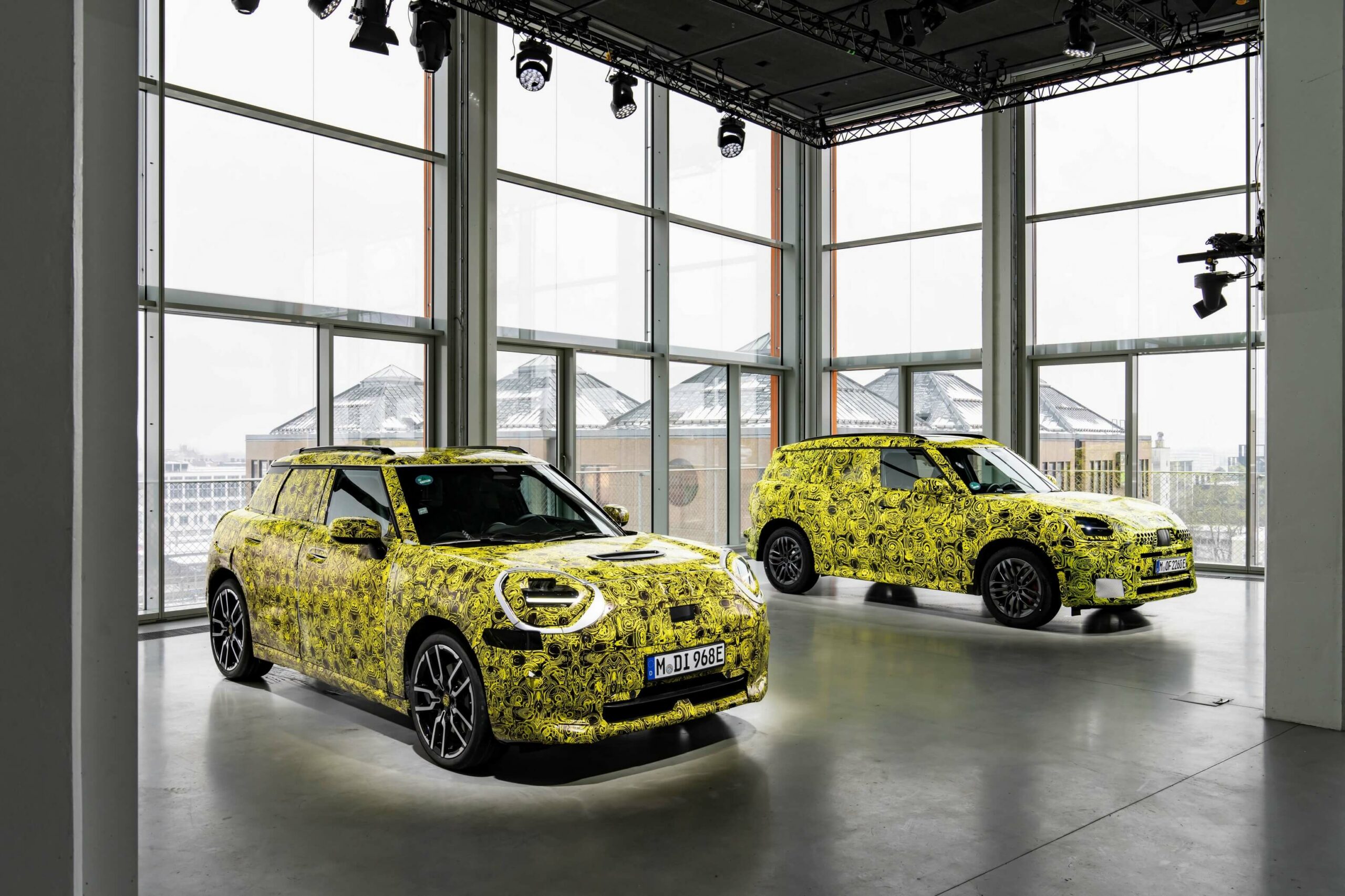 MINI_4th_Gen-family-11 J02 U25 - MotoringFile