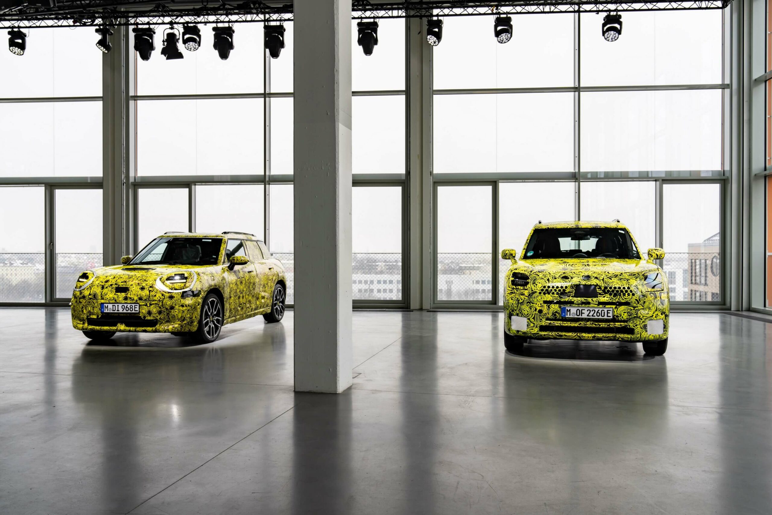 MINI_4th_Gen-family-12 J02 U25 - MotoringFile