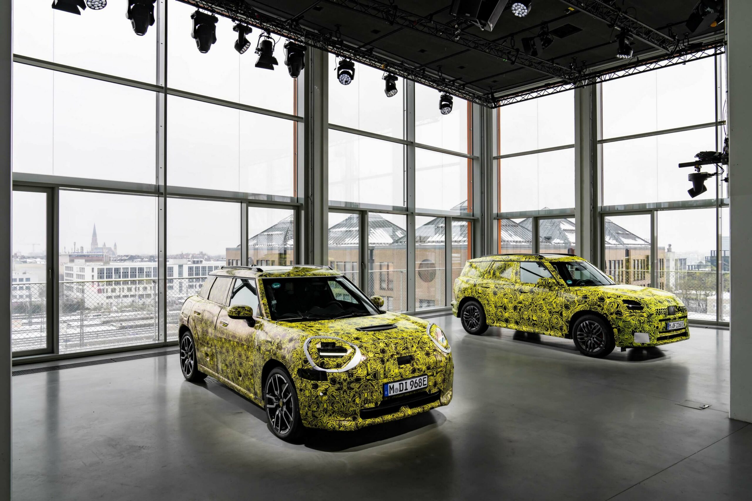 MINI_4th_Gen-family-13 J02 U25 - MotoringFile