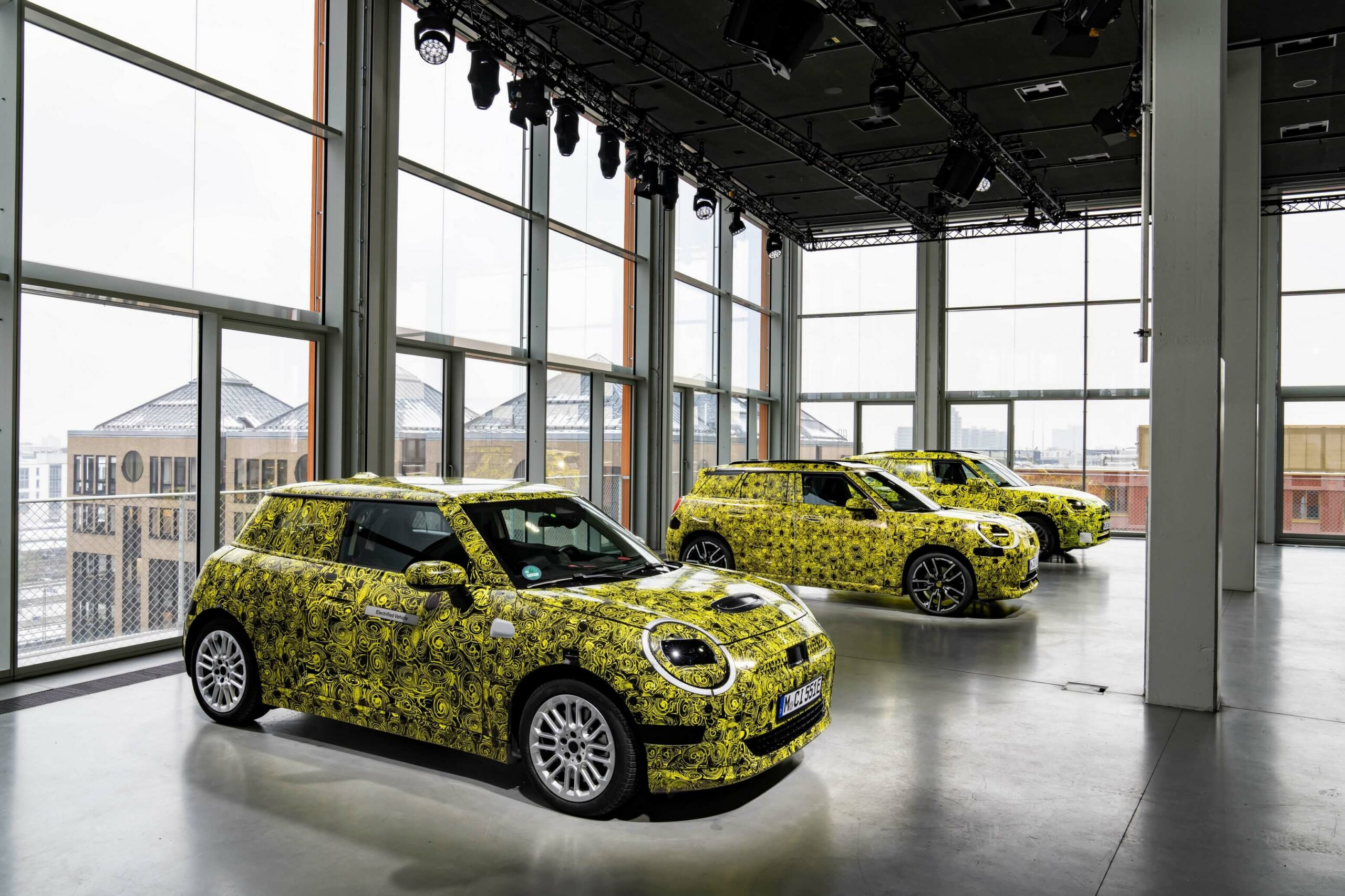 MINI_4th_Gen-family-2 J01 J02 U25 - MotoringFile