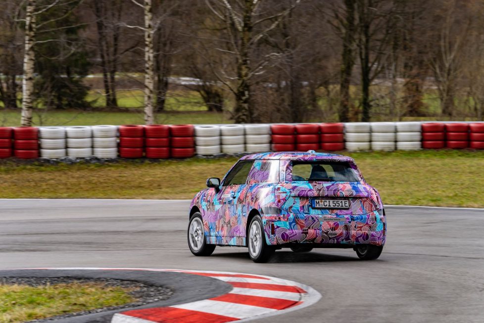 J01 Electric MINI Cooper SE First Drive Reviews Are Here! - MotoringFile