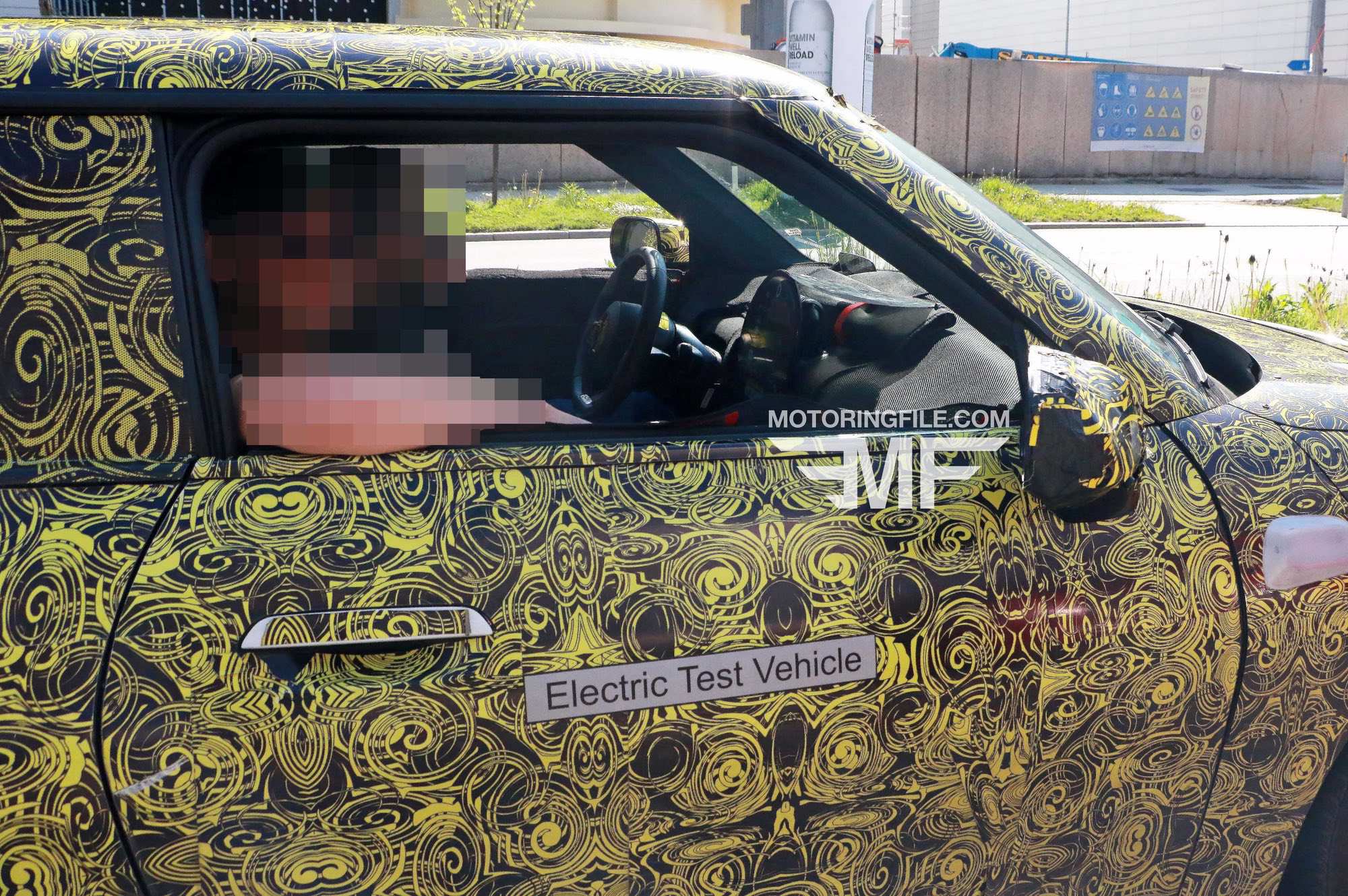 J01_electric_mini_cooper_interior-1 copy - MotoringFile