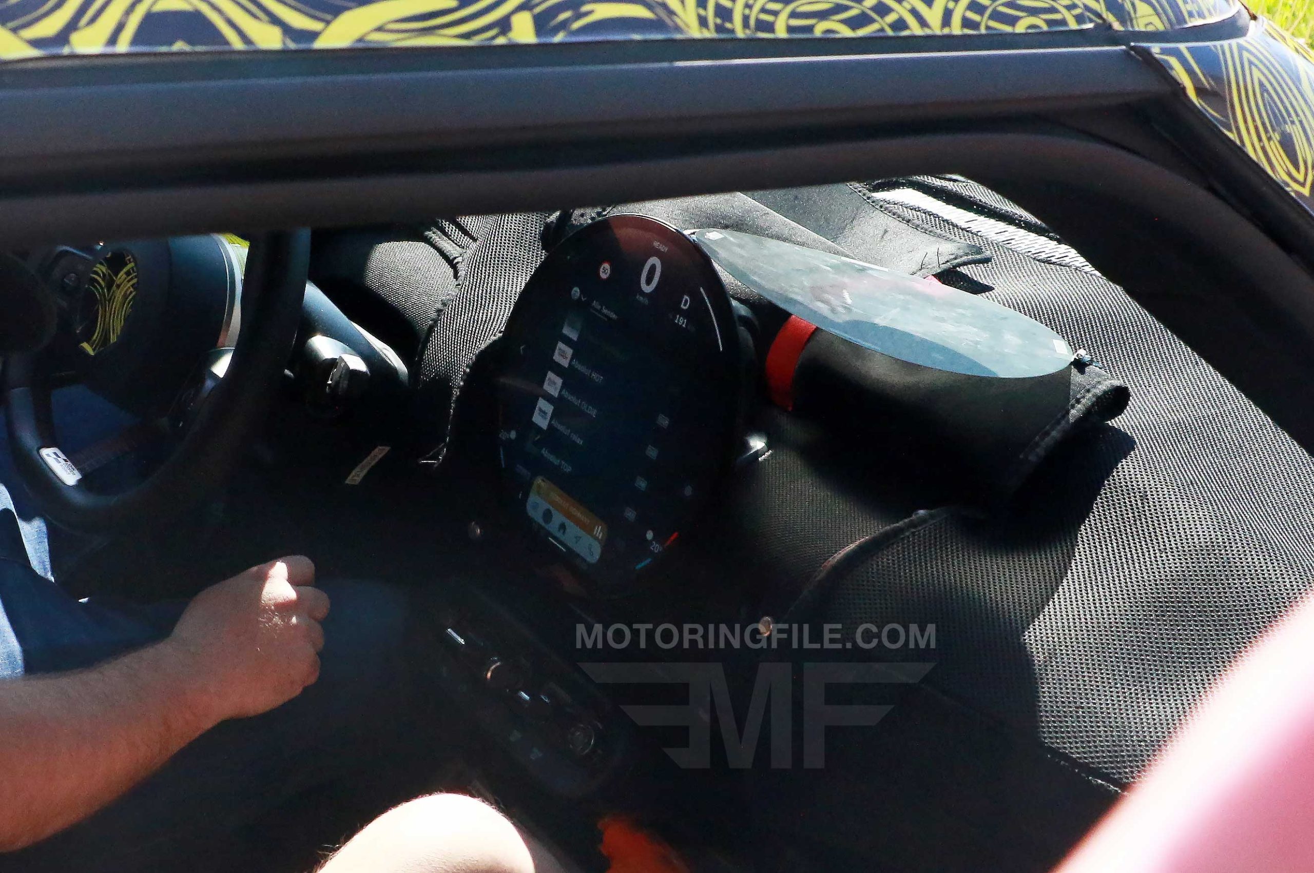 J01_electric_mini_cooper_interior-4 - MotoringFile