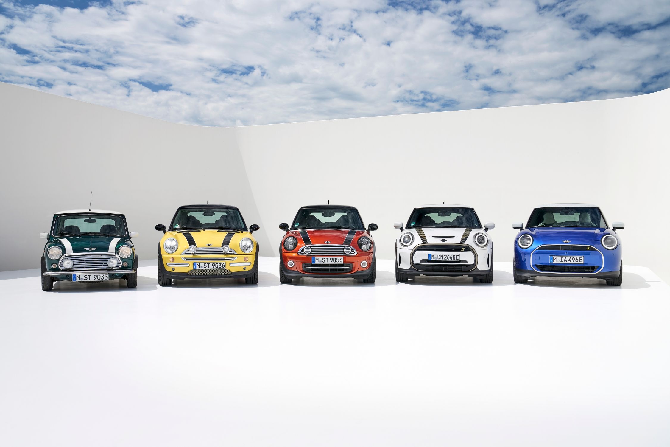 J01_F56_R65_R50_MINI_Cooper_Generations_90 - MotoringFile
