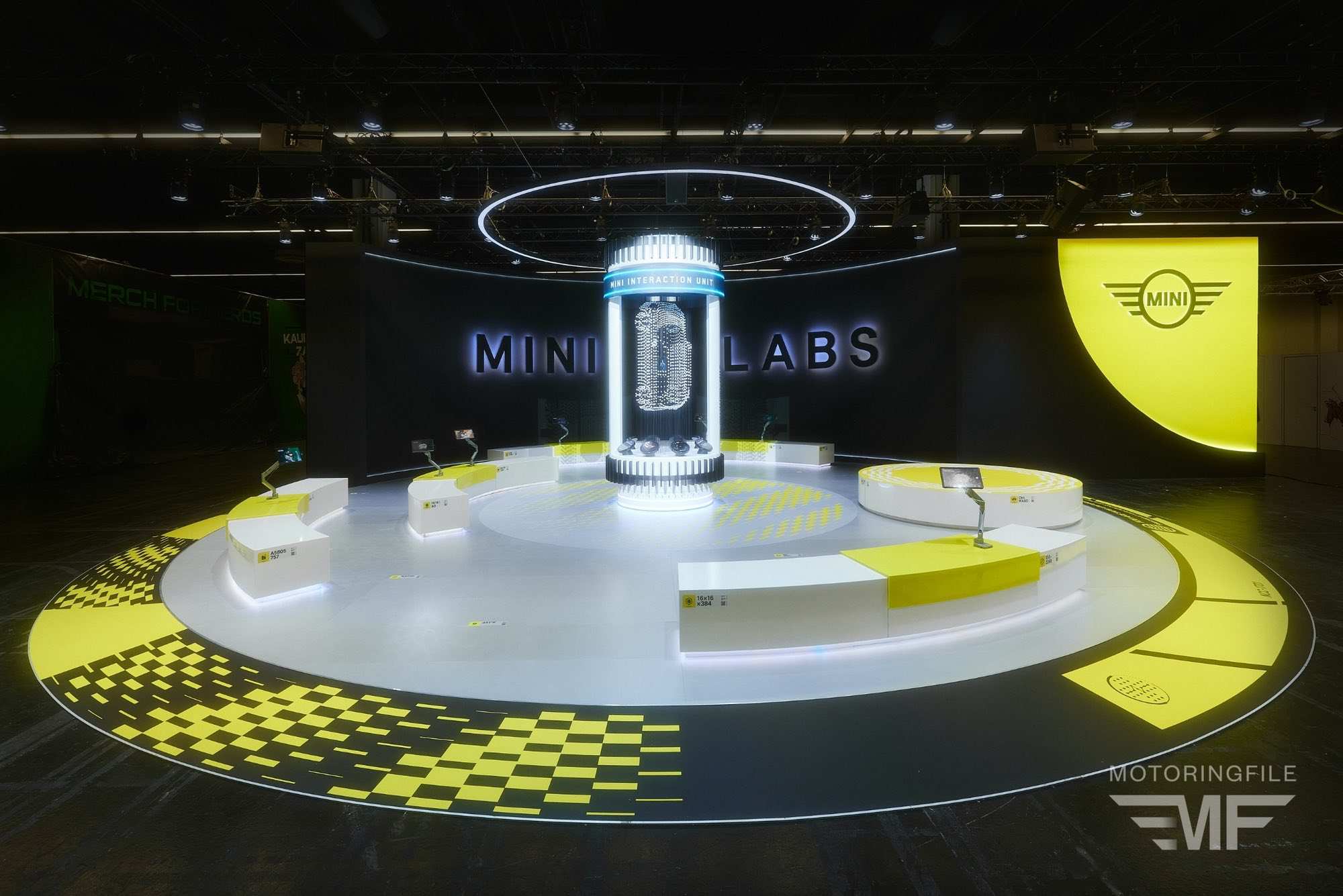 MINI & Samsung Preview the New MINI Circular Display - MotoringFile