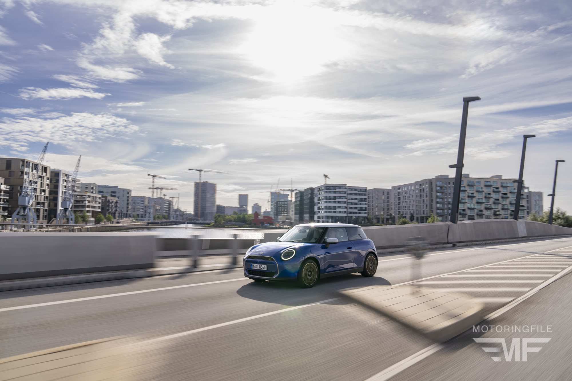 J01_253-electric-mini-cooper-ev - MotoringFile