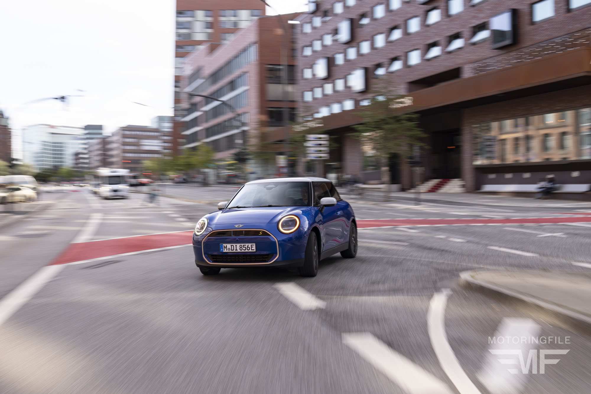 J01_258-electric-mini-cooper-ev - MotoringFile