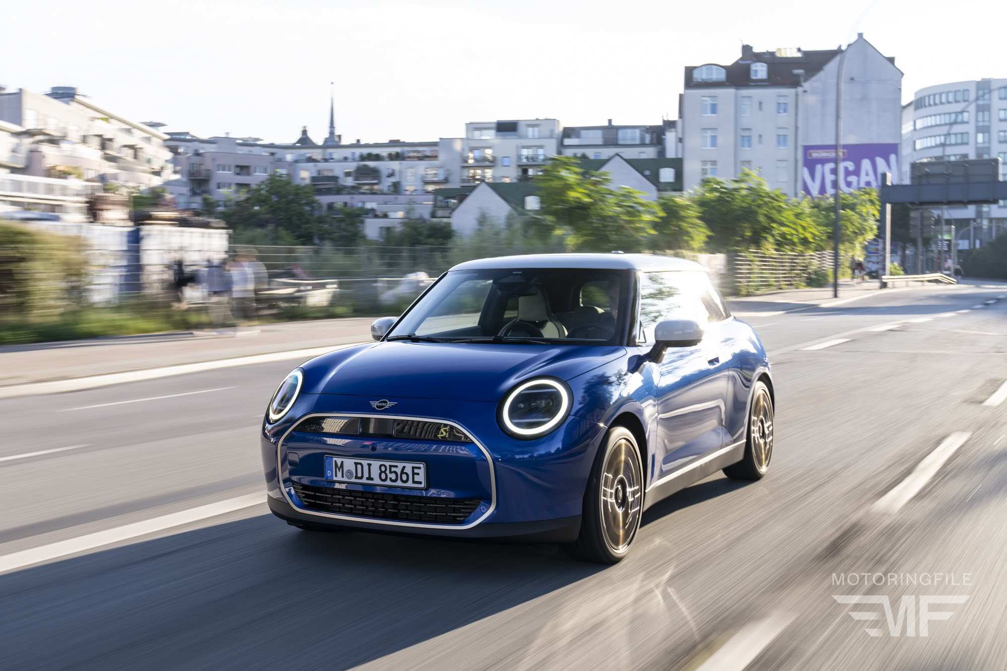 J01_263-electric-mini-cooper-ev - MotoringFile