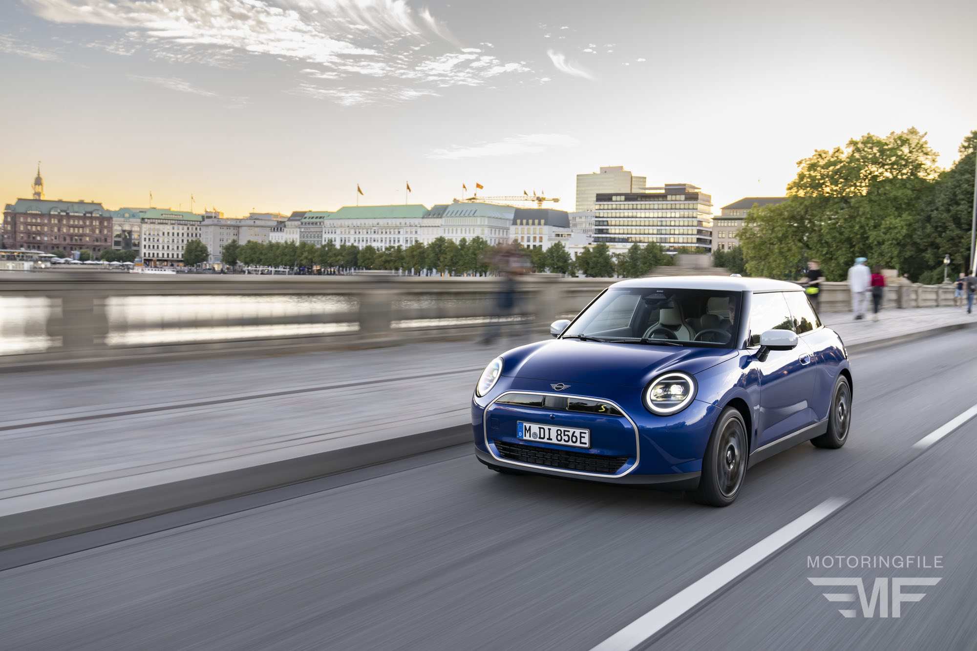 J01_265-electric-mini-cooper-ev - MotoringFile