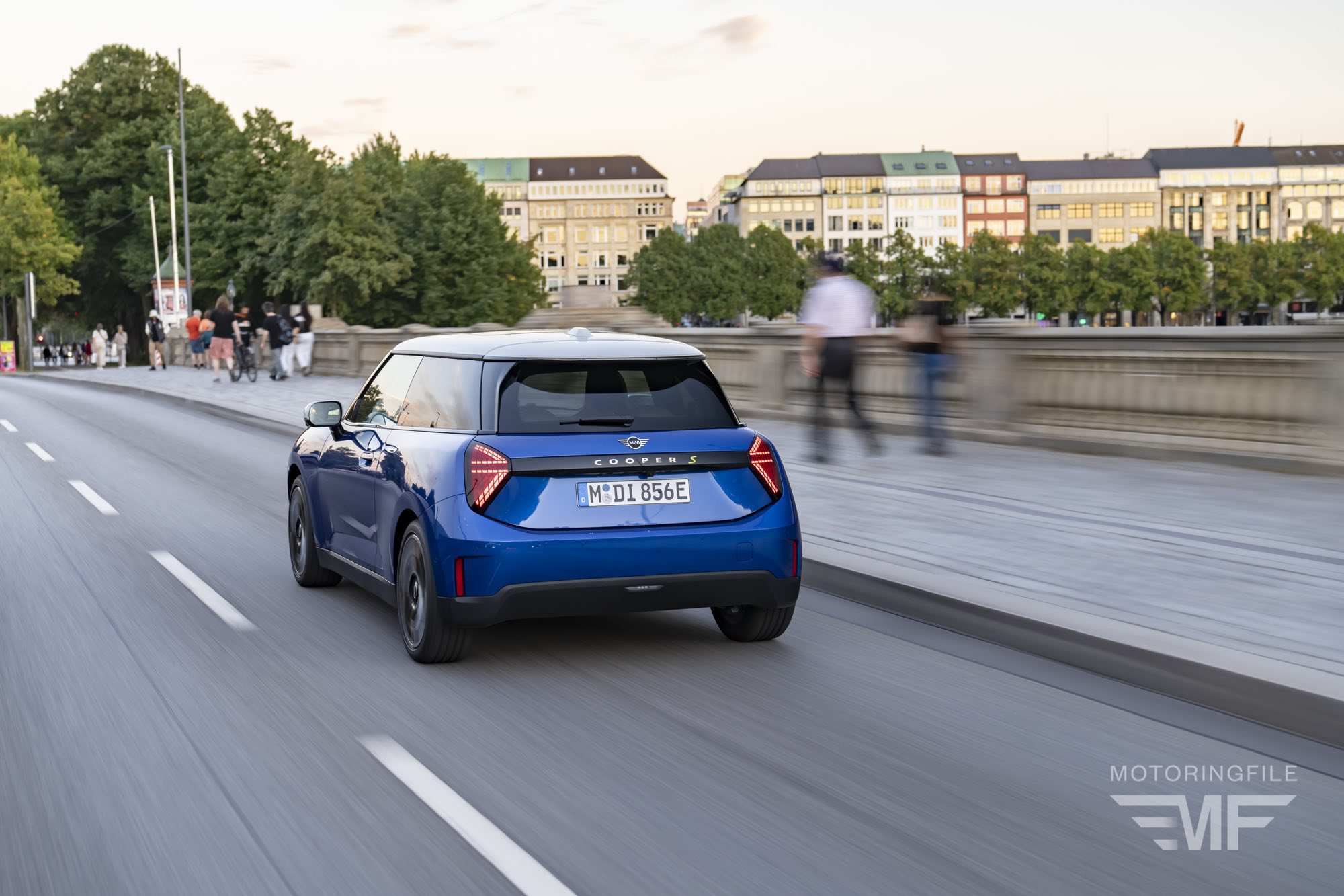 J01_266-electric-mini-cooper-ev - MotoringFile