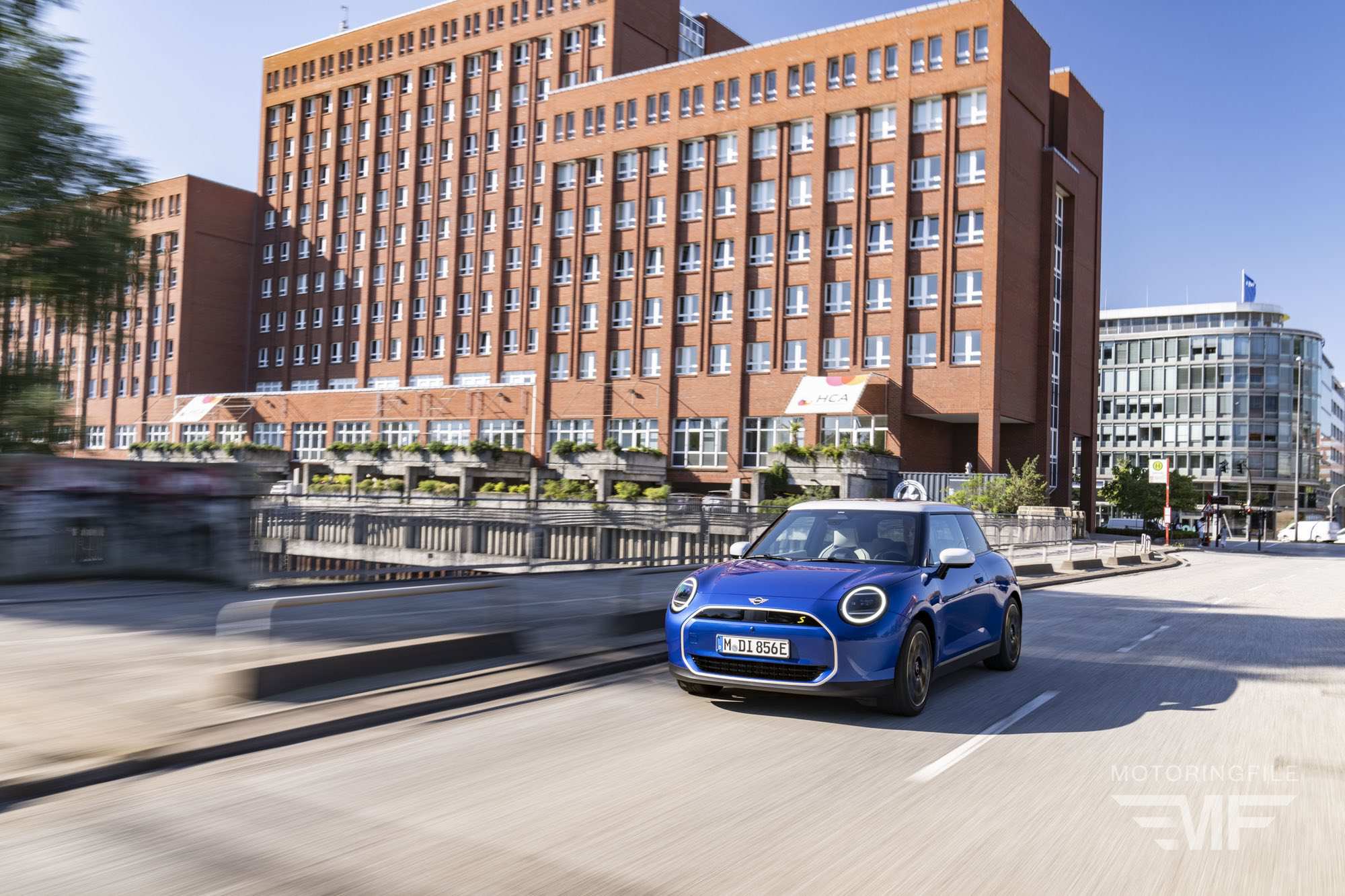 J01_269-electric-mini-cooper-ev - MotoringFile
