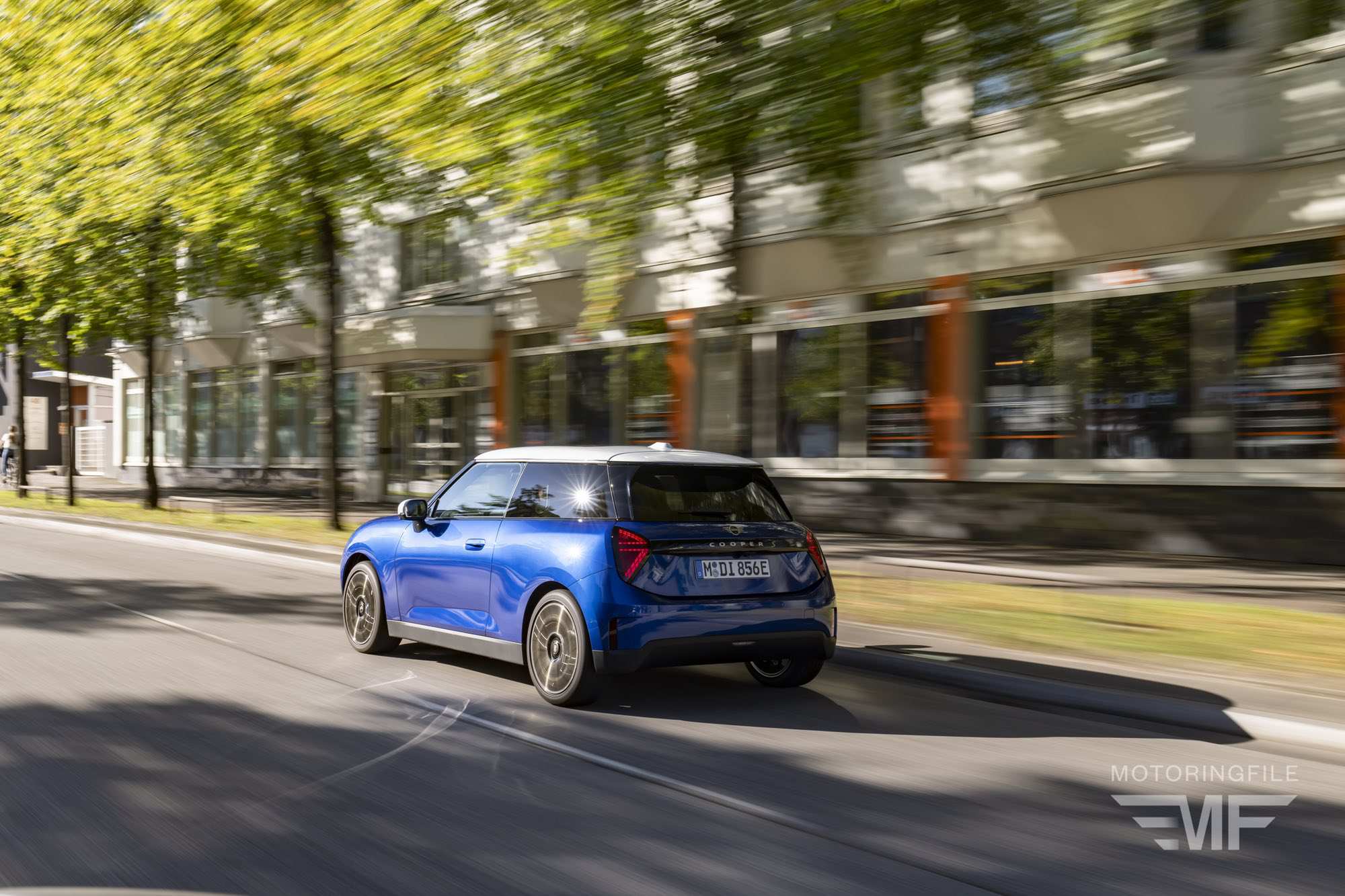 J01_278-electric-mini-cooper-ev - MotoringFile