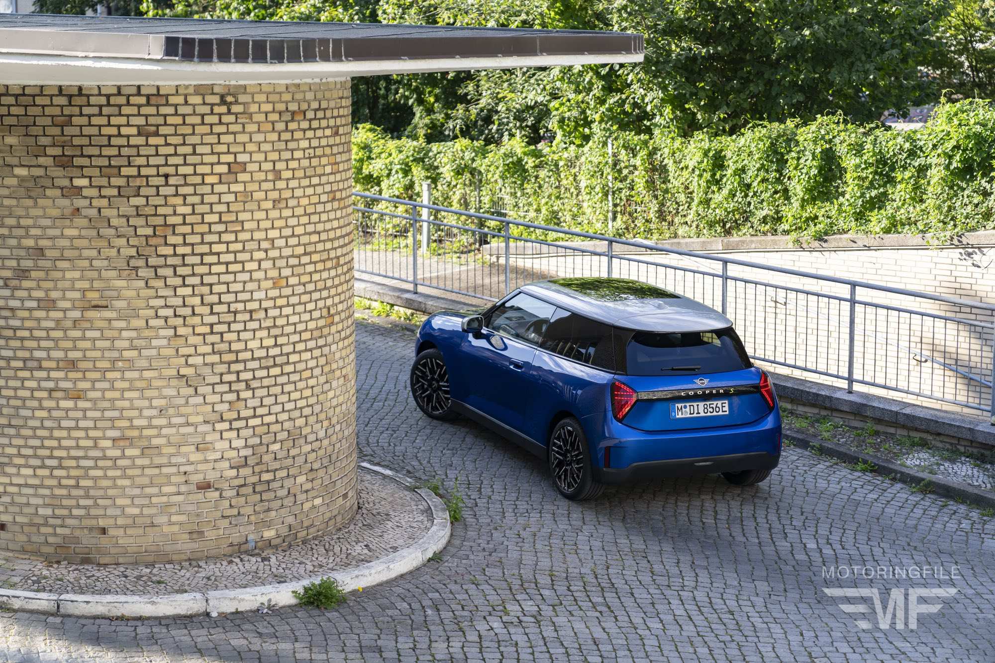 J01_283-electric-mini-cooper-ev - MotoringFile