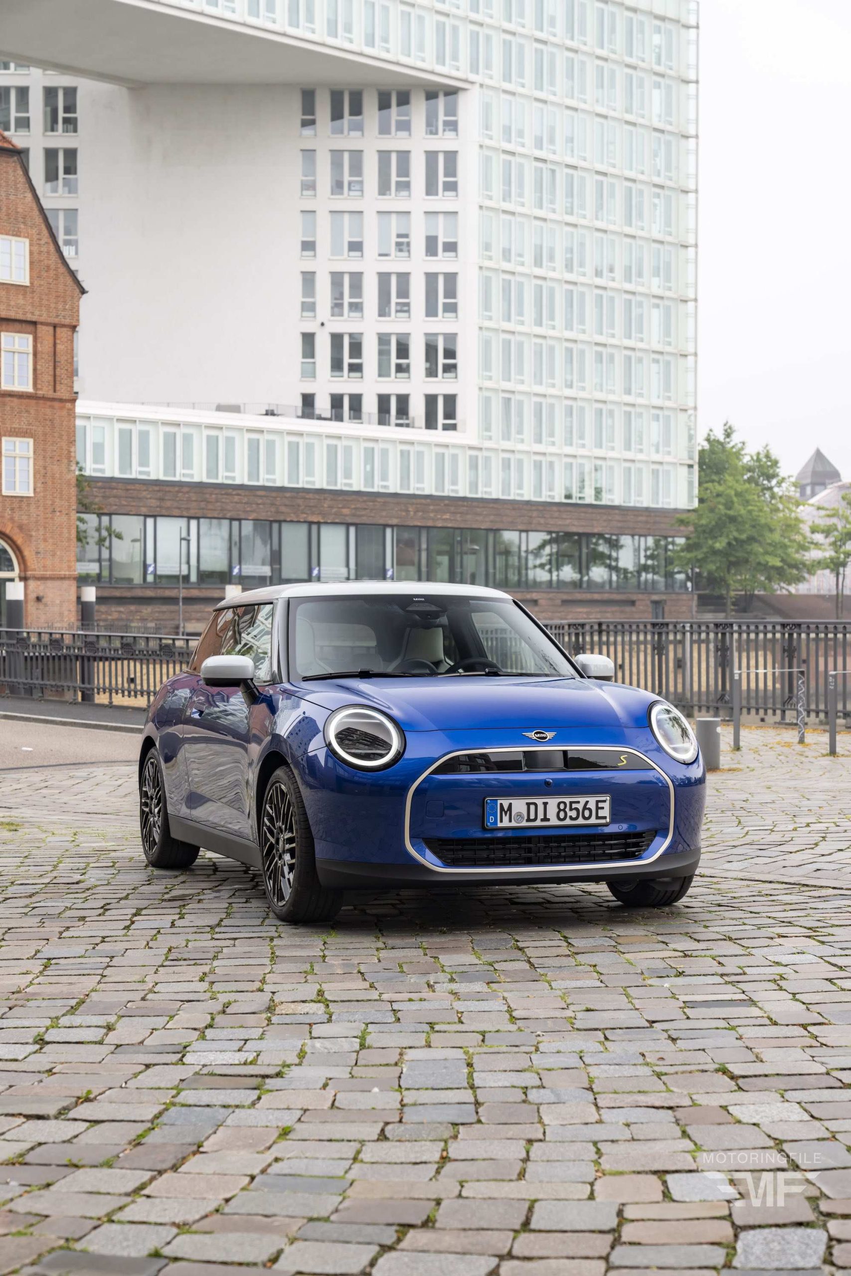 J01_293-electric-mini-cooper-ev - MotoringFile
