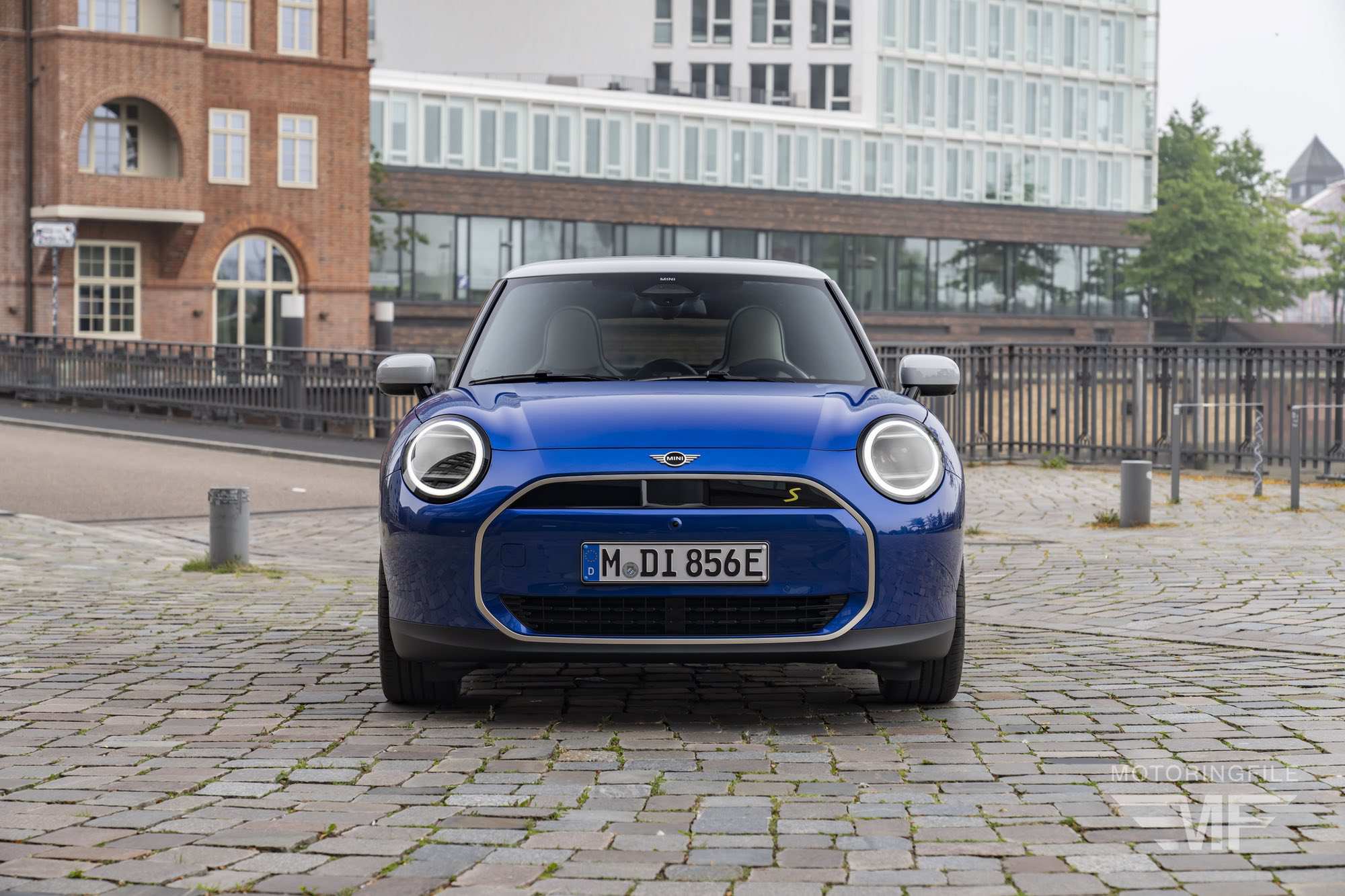 J01_294-electric-mini-cooper-ev - MotoringFile