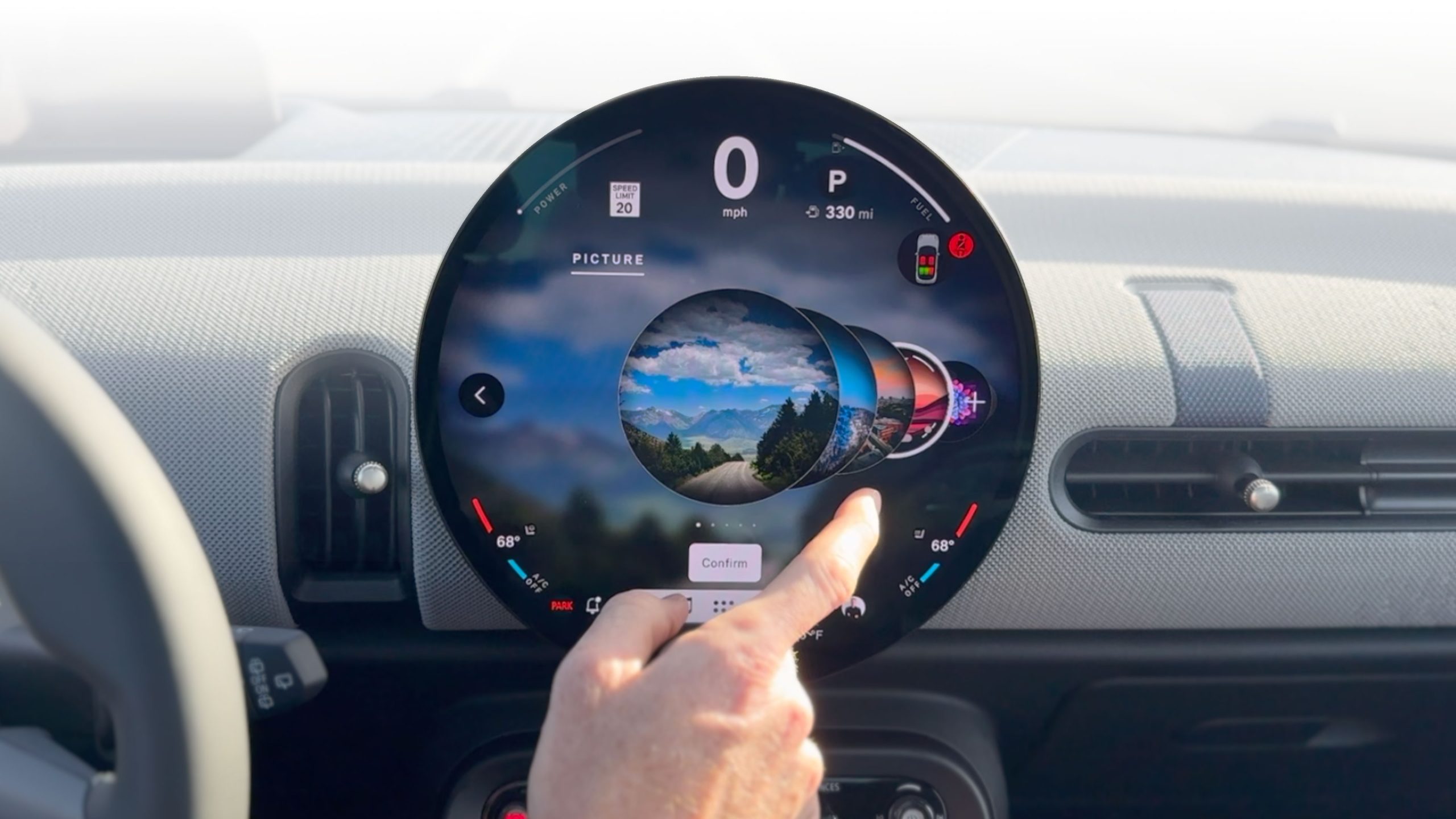 Video: MINI OS9 Personal Experience & Digital Customization - MotoringFile