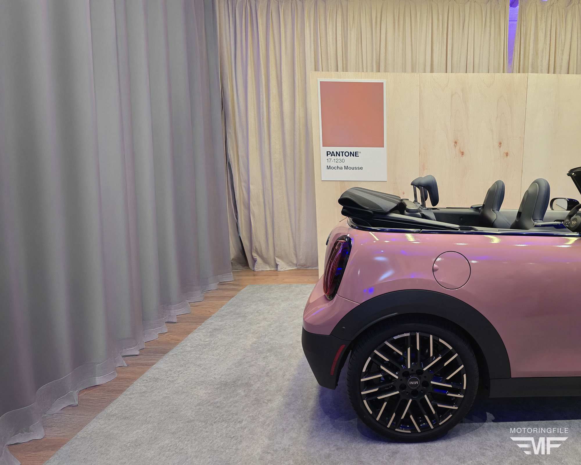 MINI_Pantone_COY_2025_MINI_Conv_2_F67_t_ - MotoringFile