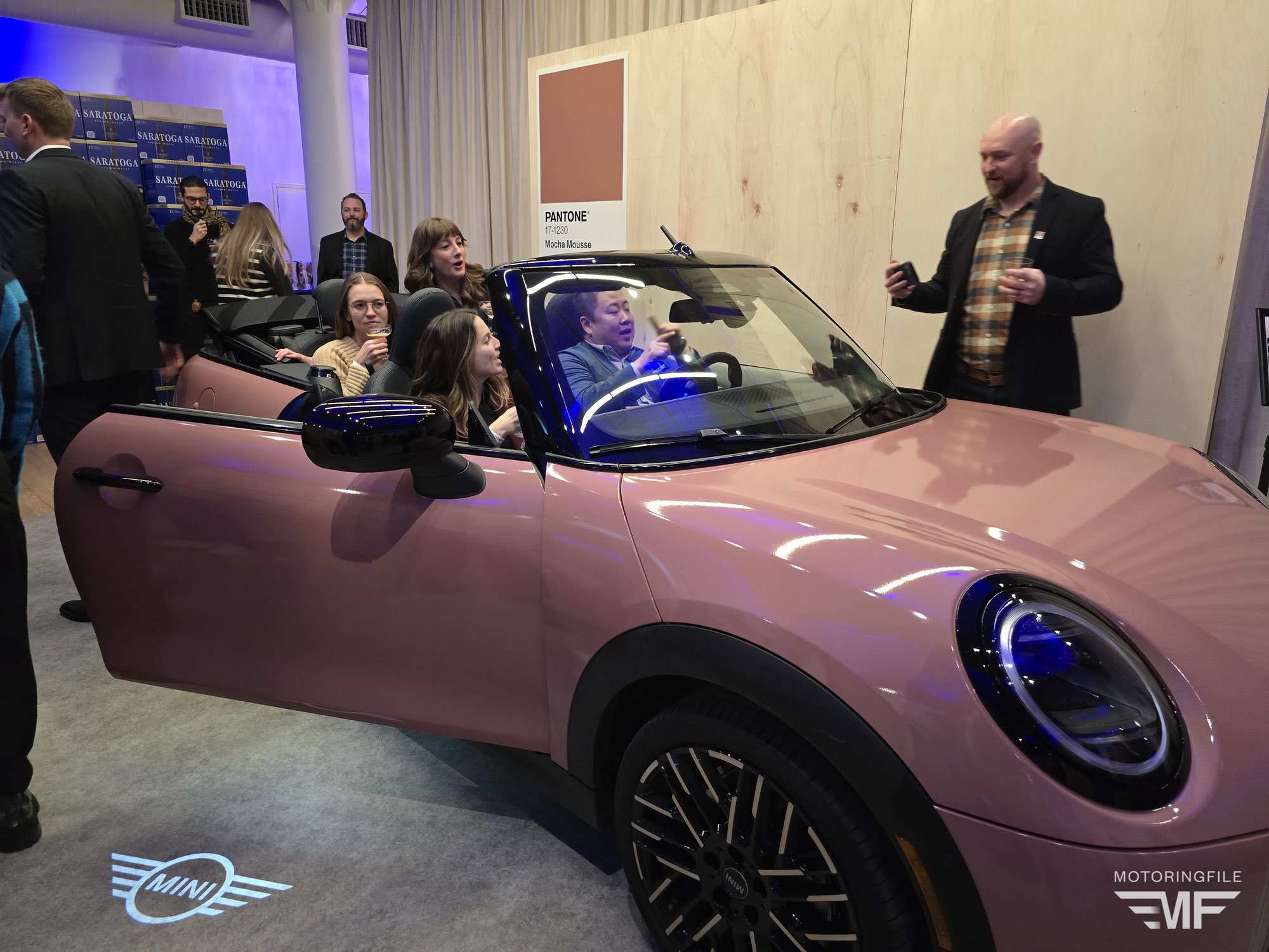 MINI_Pantone_COY_2025_MINI_Conv_5_F67_ - MotoringFile