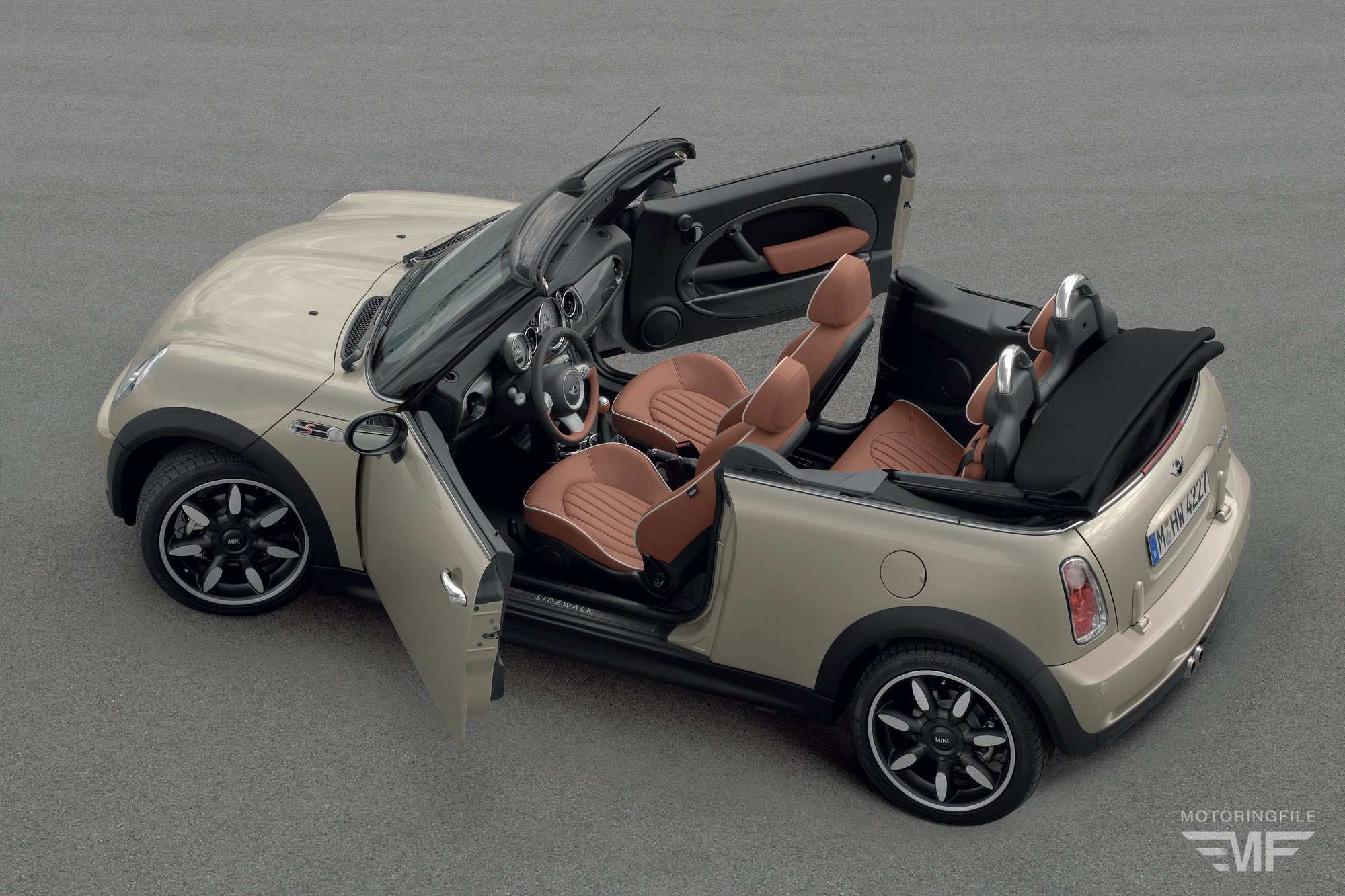 R52_sidewalk_032242 - MotoringFile