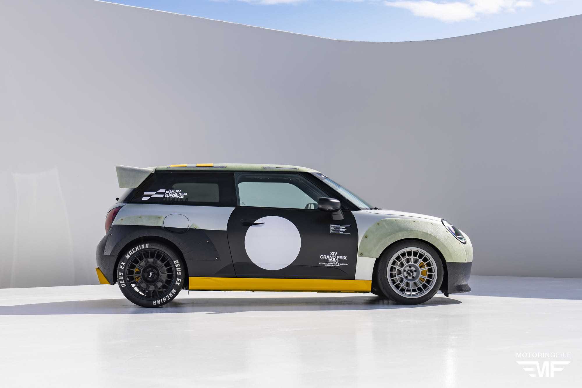 J01_JCW_Skeg_concept_18 - MotoringFile