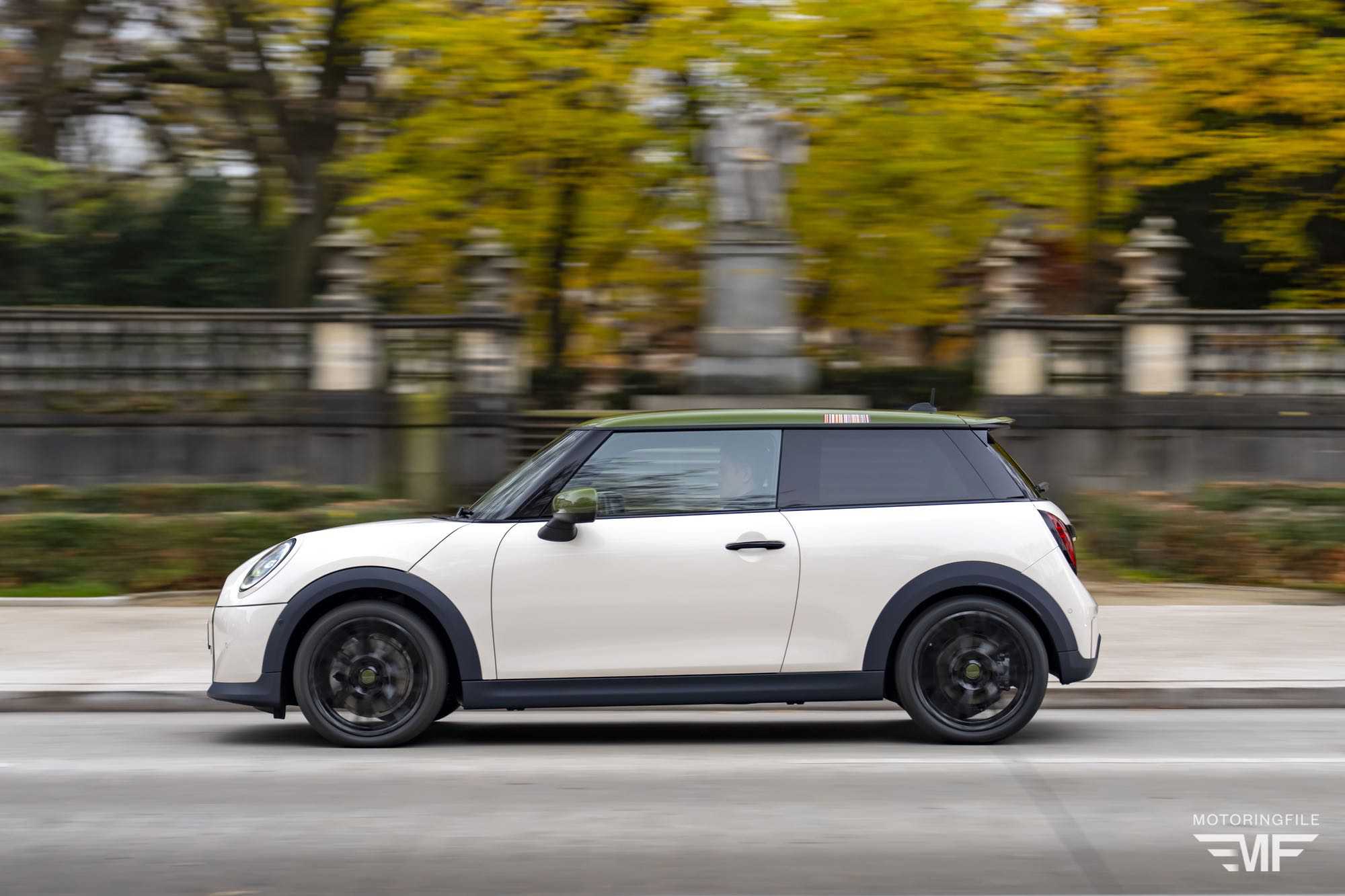 F66_Paul_Smith_edition_179 - MotoringFile