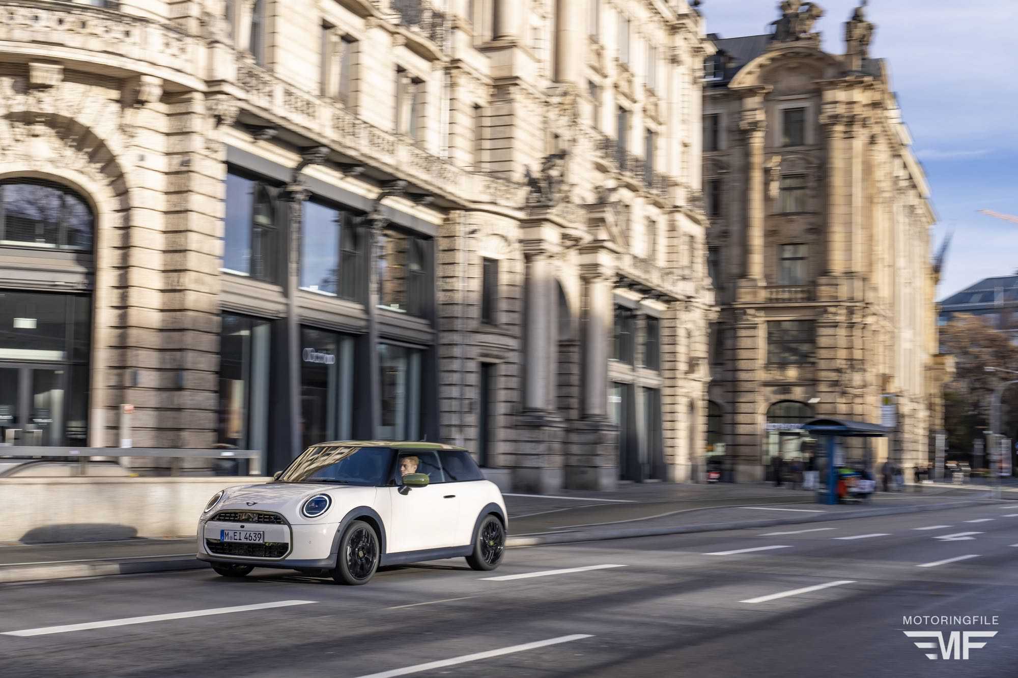 F66_Paul_Smith_edition_186 - MotoringFile