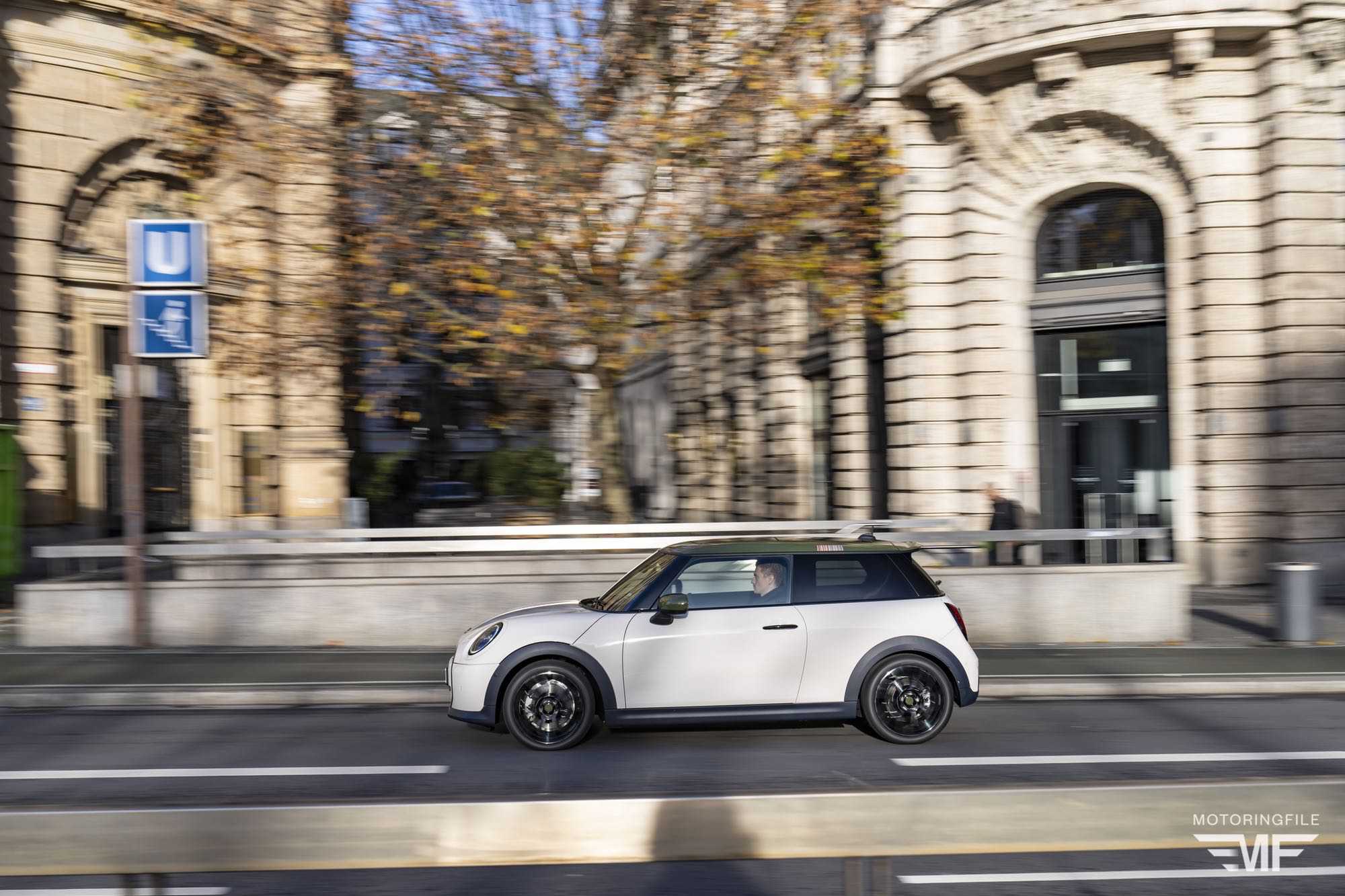 F66_Paul_Smith_edition_189 - MotoringFile